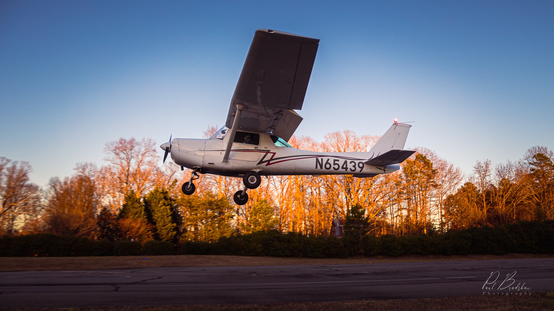 Cessna 172, want a turn? - Race City Flight Operations