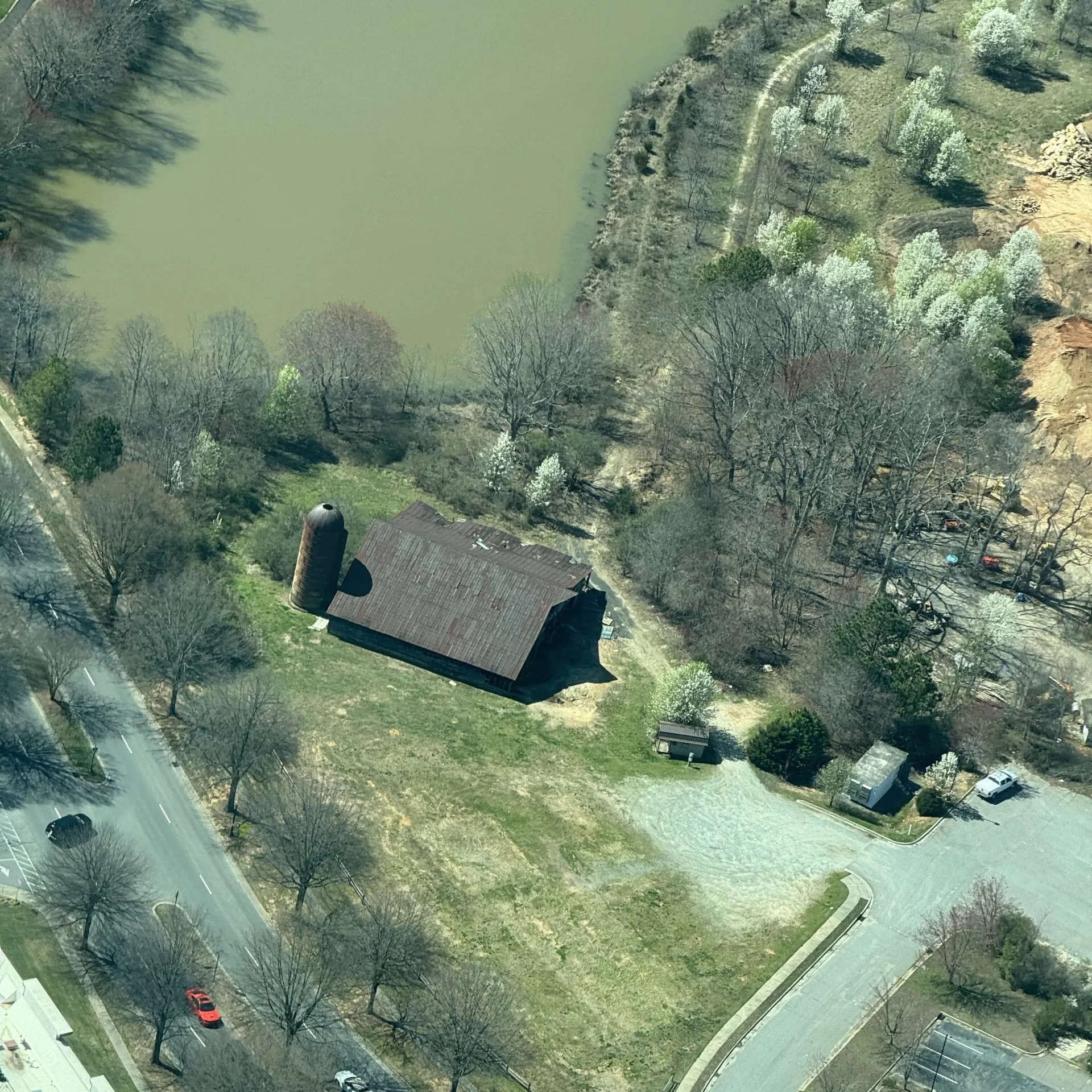 Harry Hogge's barn from Days of Thunder (1990) is still standing ...